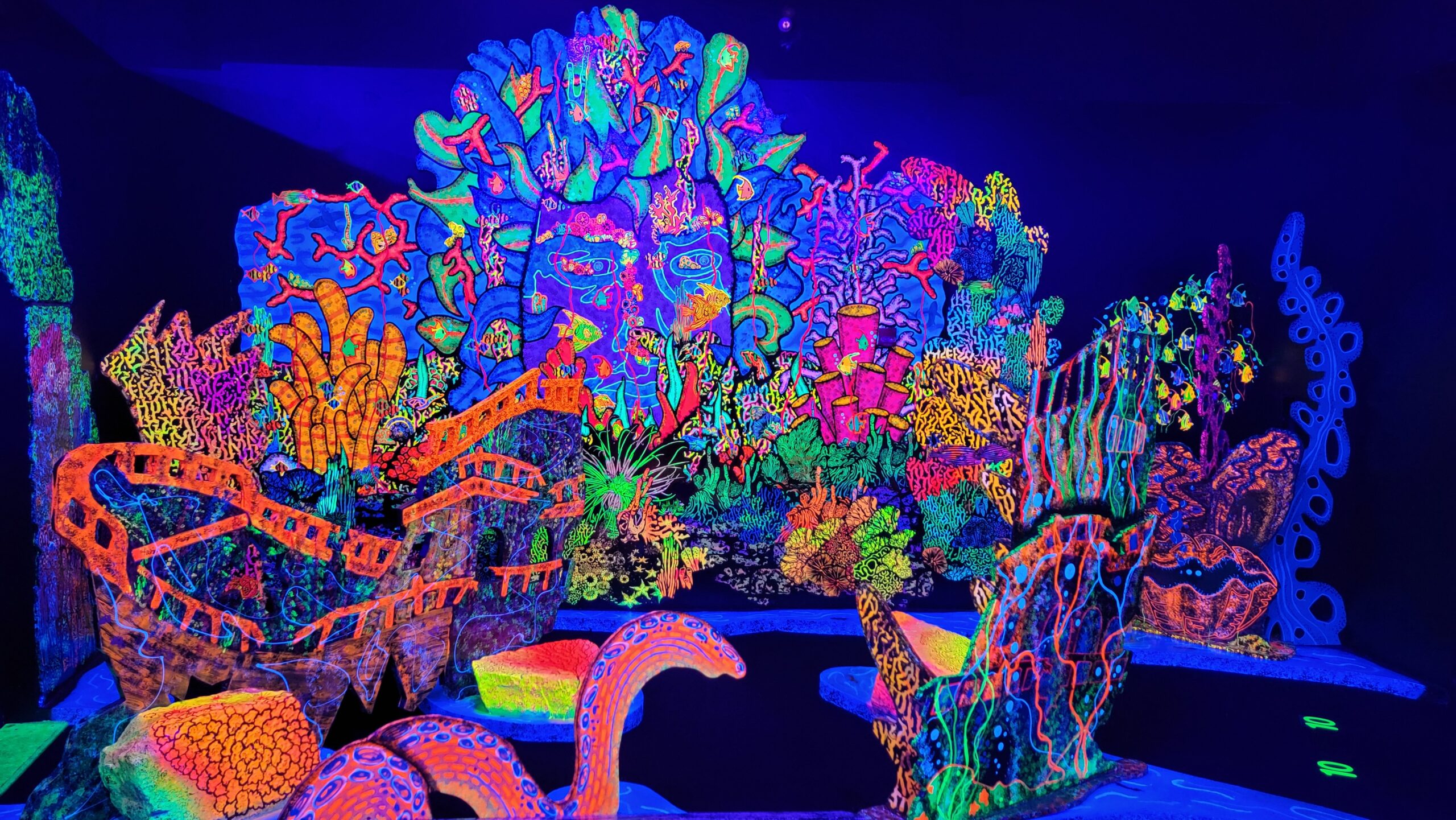 Putting Edge Novi: Glow In The Dark Mini Golf & Arcade